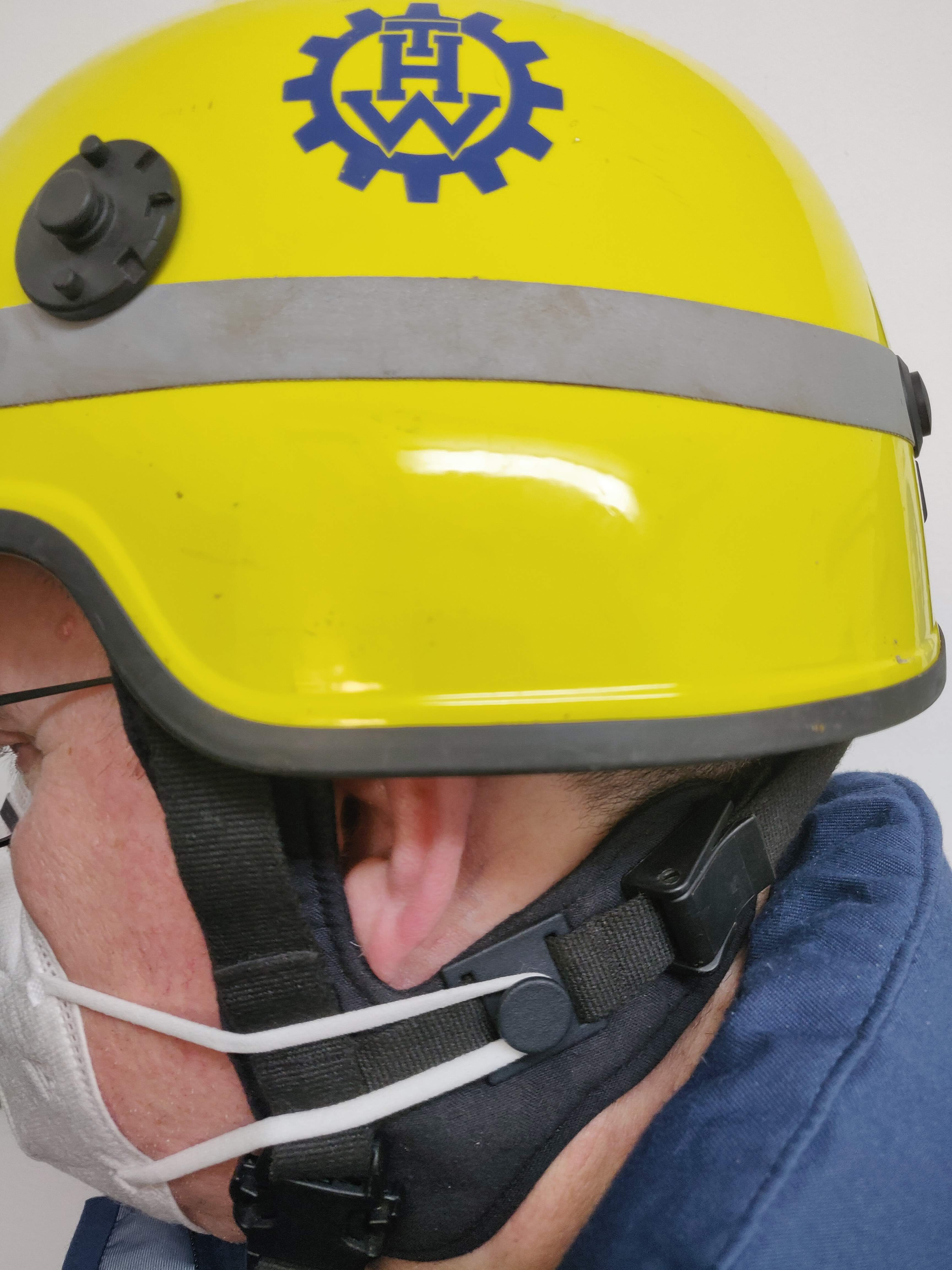 Maskenhalter für den THW oder Feuerwehr Helm, Kinnriemenbreite bis 20m ...